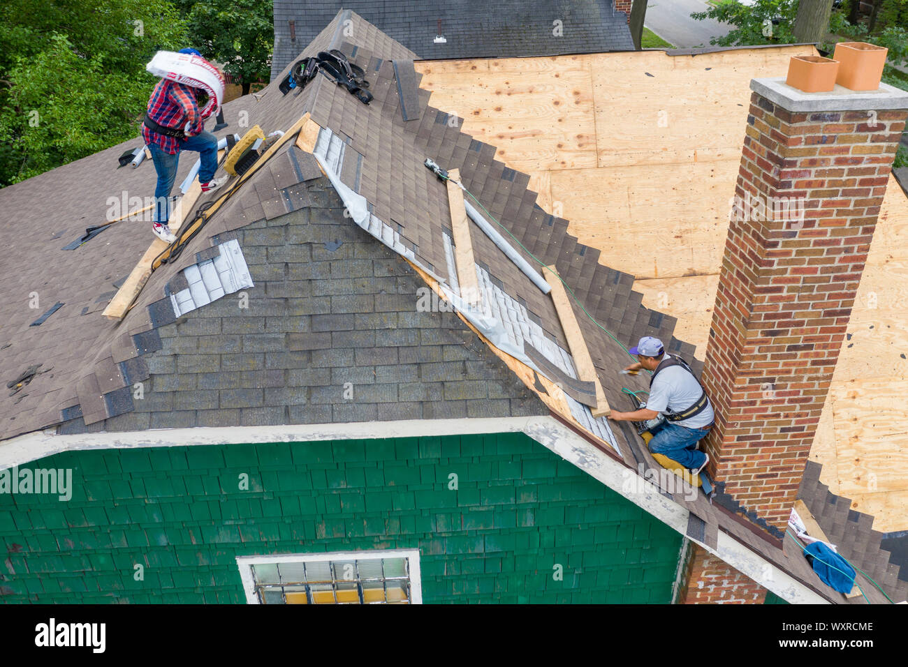 Dangerous roof hi-res stock photography and images - Alamy