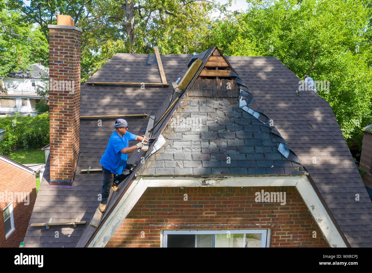 Dangerous roof hi-res stock photography and images - Alamy