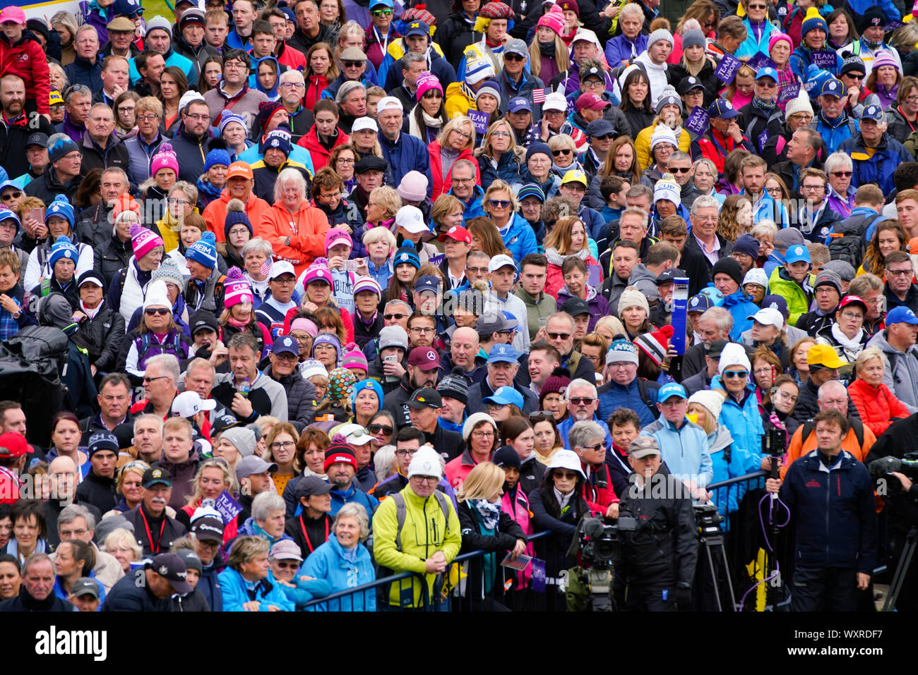 Golf tournament crowd hi-res stock photography and images - Alamy