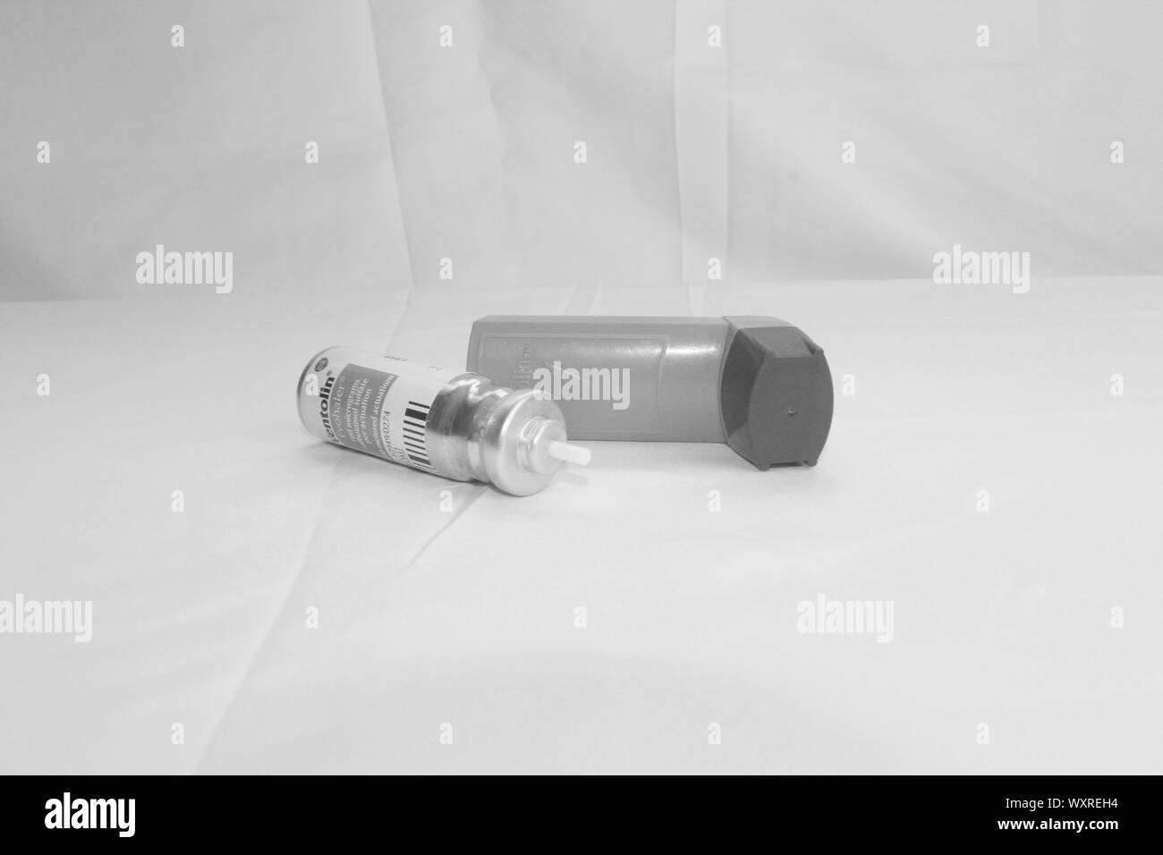 Asthma inhaler spacer Black and White Stock Photos & Images - Alamy