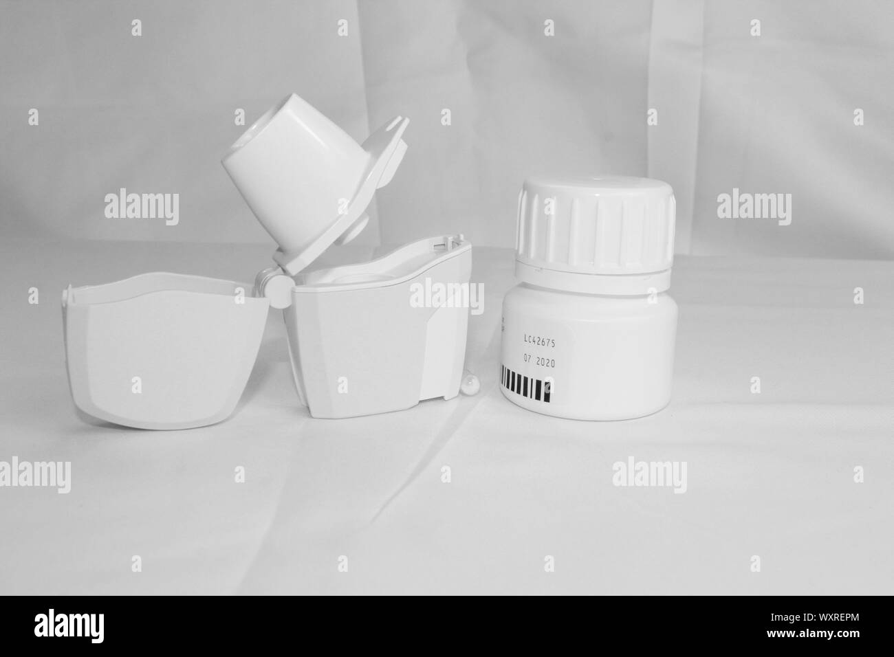 Asthma inhaler spacer Black and White Stock Photos & Images - Alamy