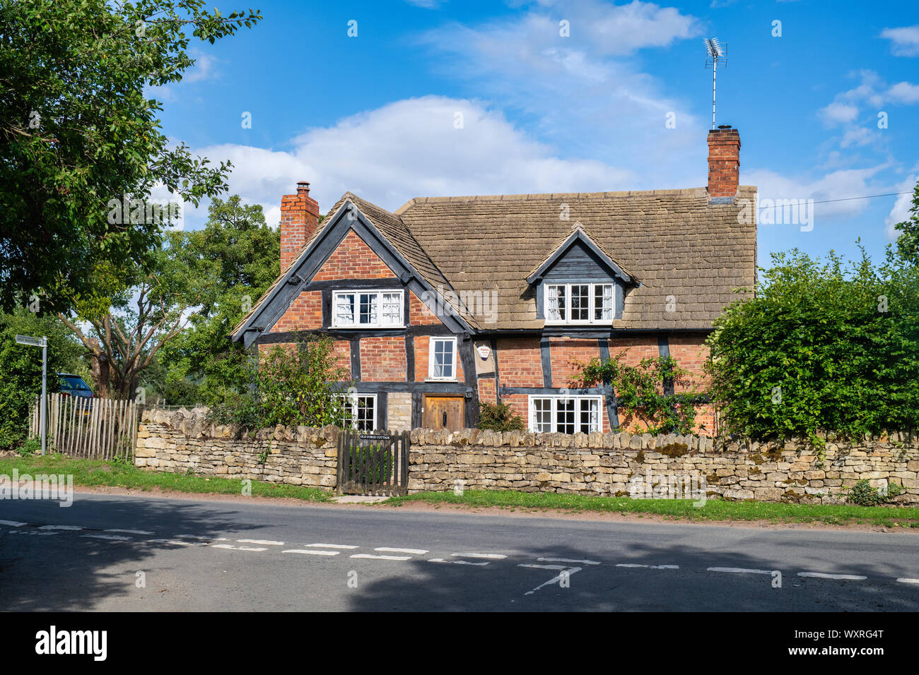 Red brick cottage hi-res stock photography and images - Alamy