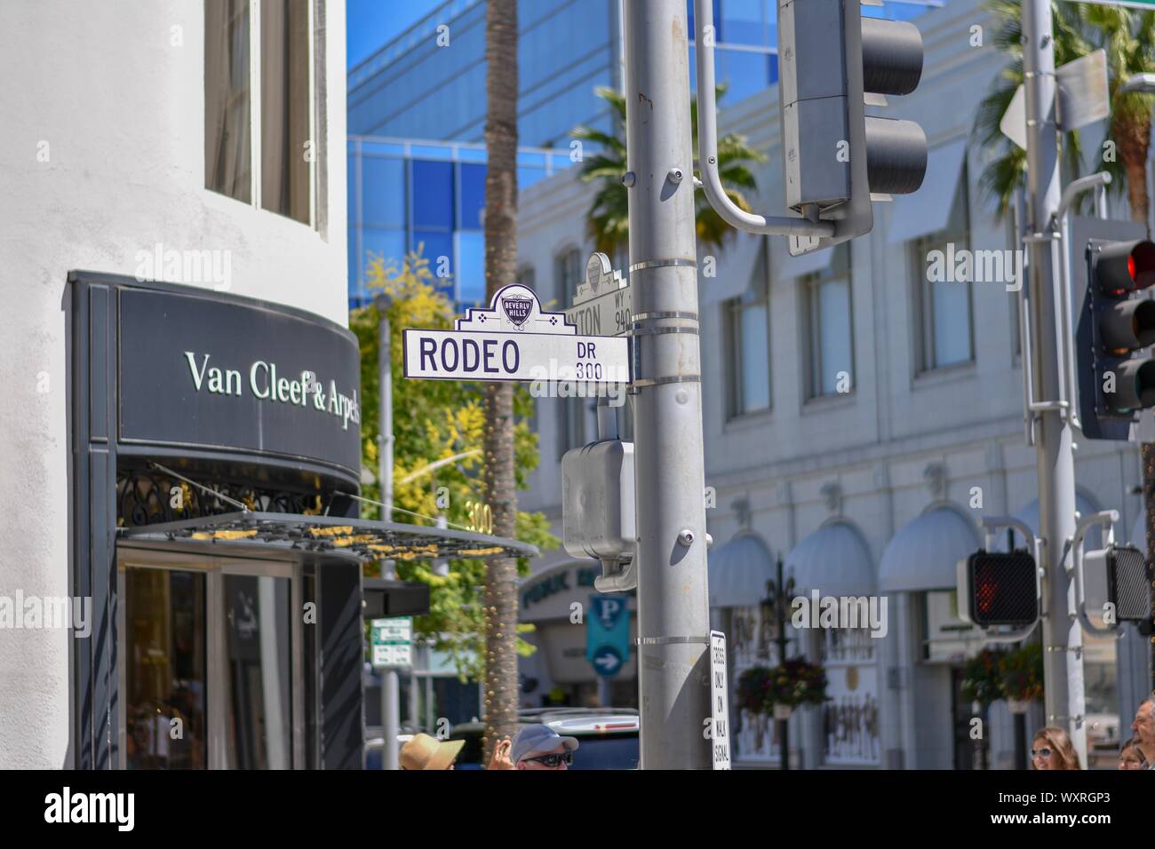 Rodeo Drive sign on traffic lights Stock Photo - Alamy