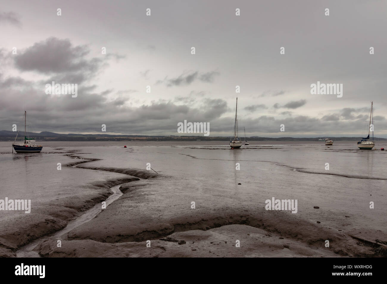 Low Tide - Grey Blue - Scotland - Boats - Yachts Stock Photo - Alamy
