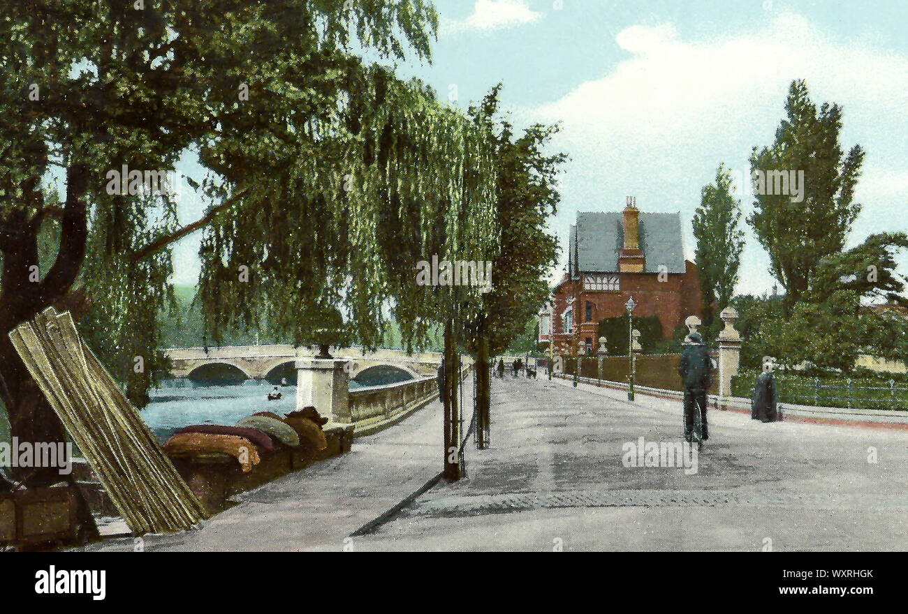 Vintage bedford embankment hotel hi-res stock photography and images ...