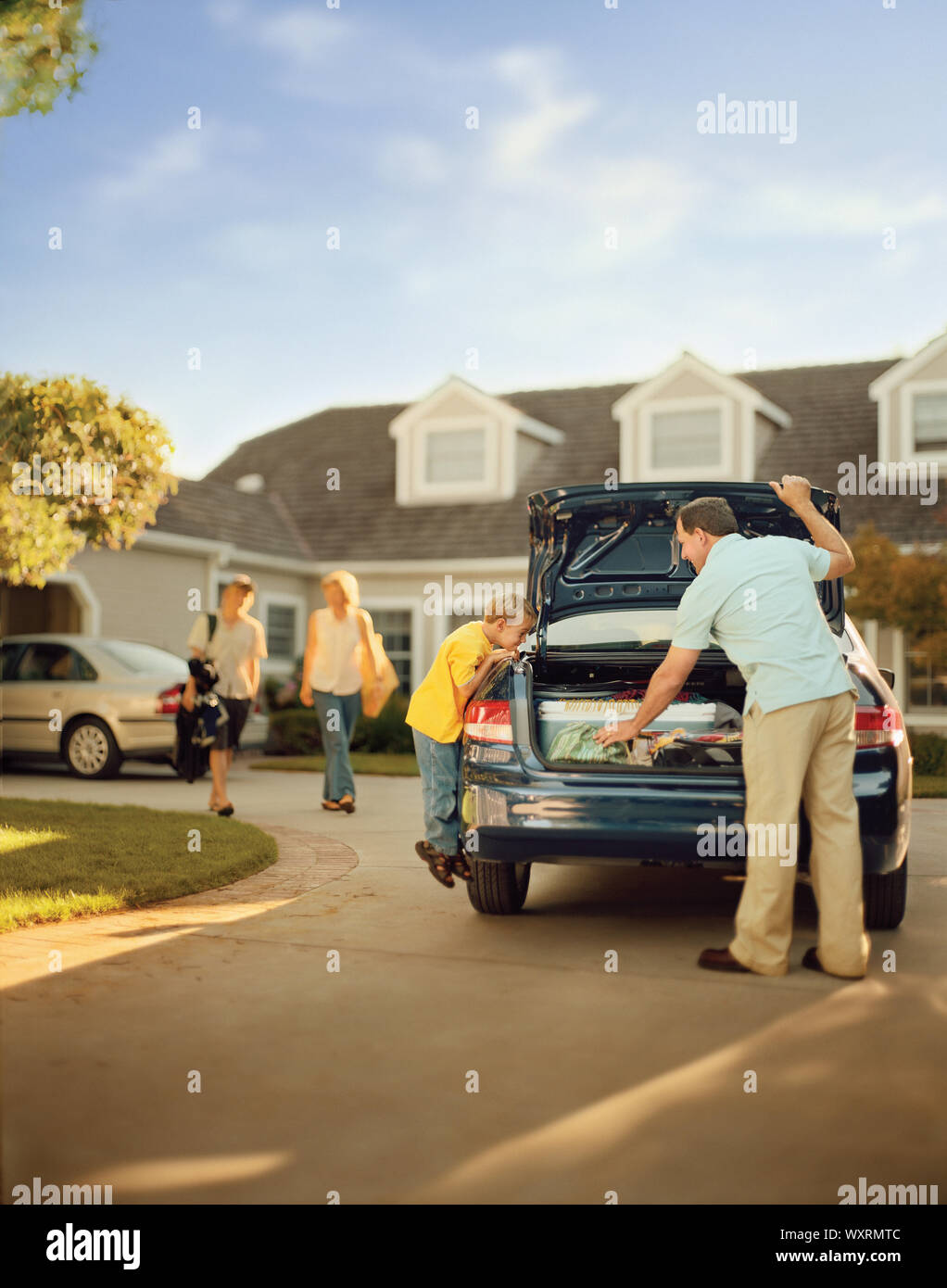 Kids packing together trip hi-res stock photography and images - Alamy