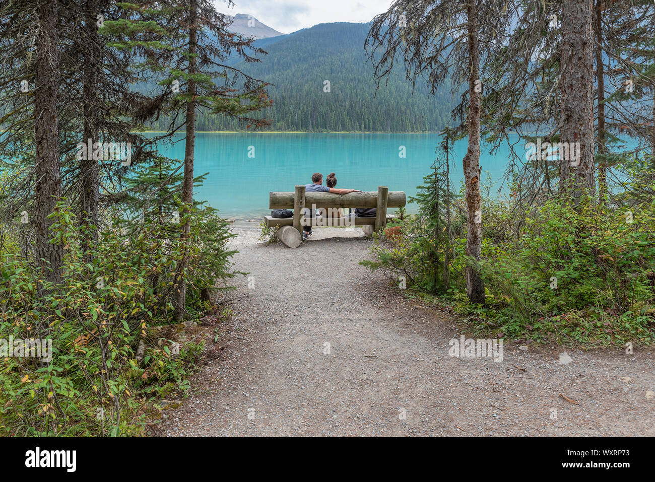 Bench facing lake hi-res stock photography and images - Alamy