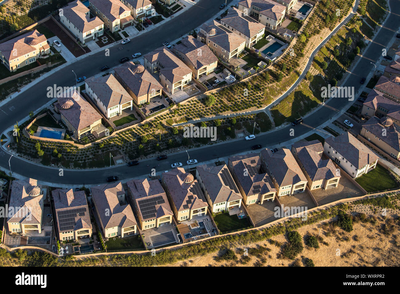 Suburban los angeles hillside homes hi-res stock photography and images ...