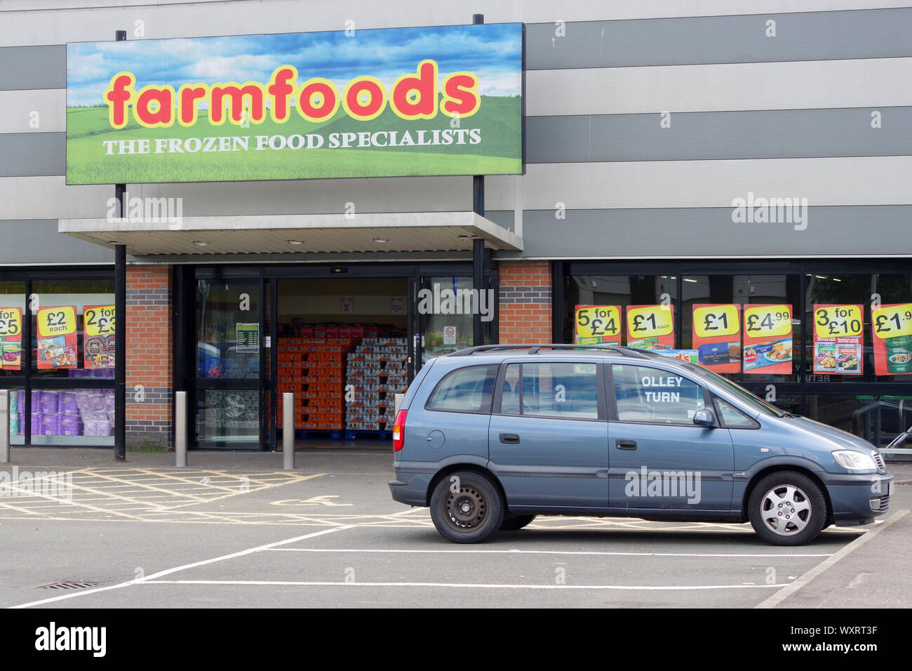 Farmfoods frozen food hi-res stock photography and images - Alamy