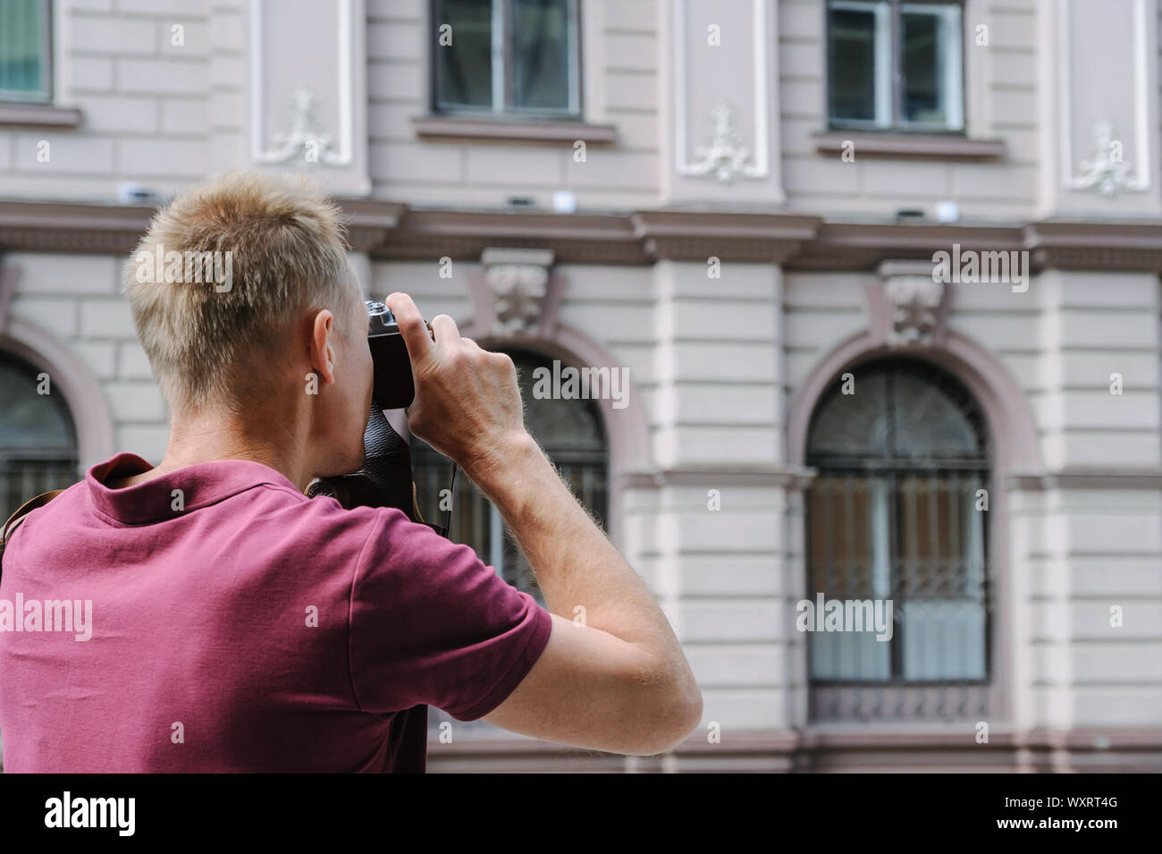 Old man using a camera hi-res stock photography and images - Alamy
