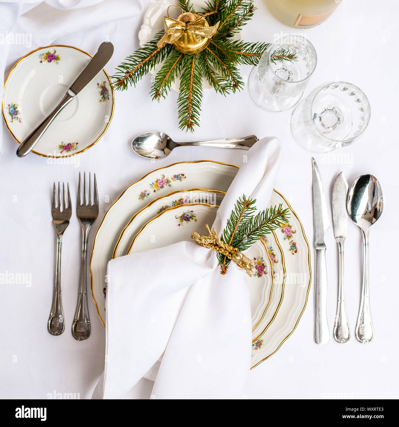 Christmas dinner table set Stock Photo - Alamy