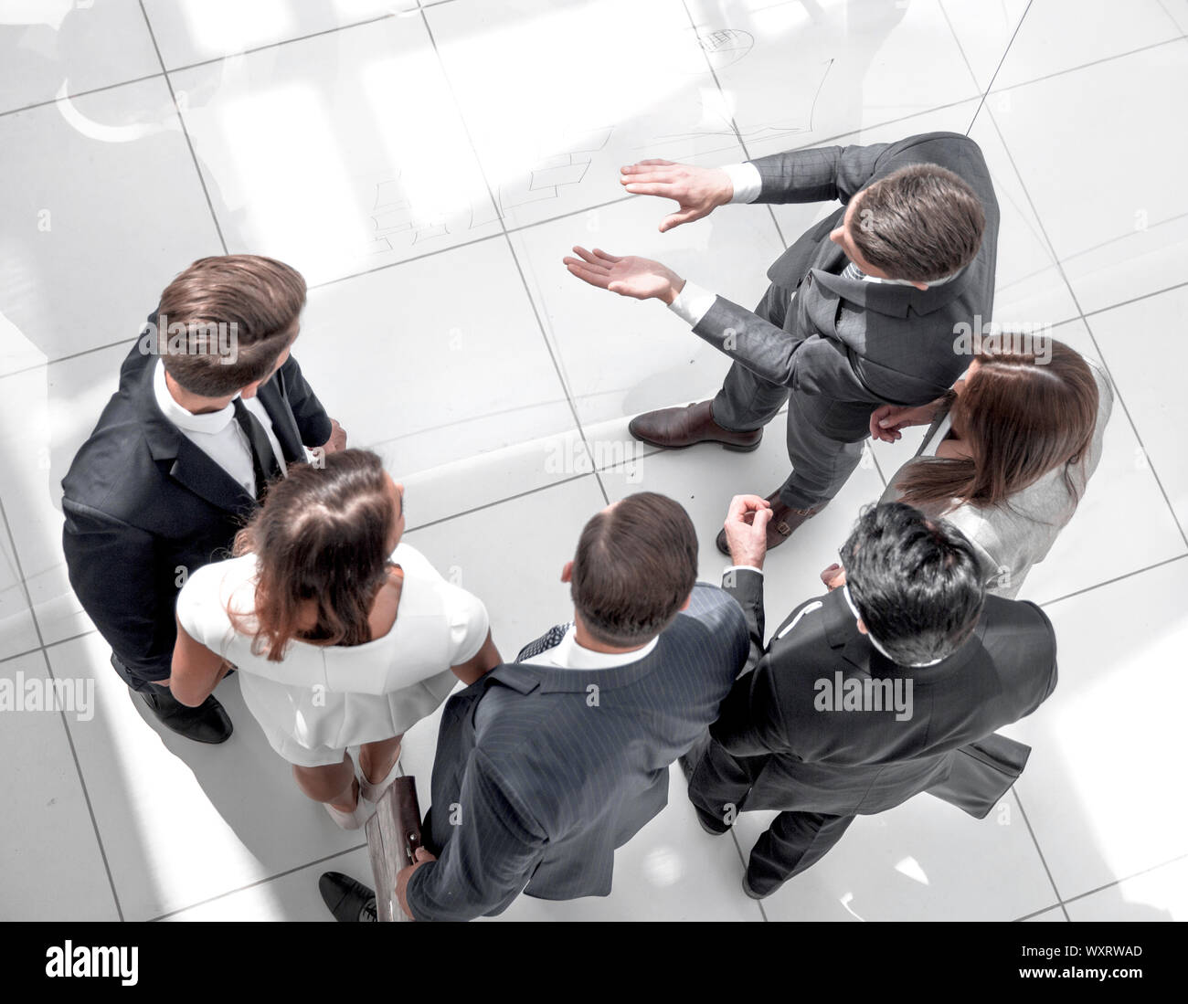 People discussing problems hi-res stock photography and images - Alamy
