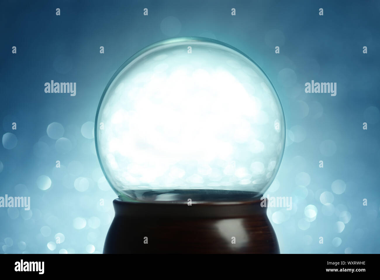 Empty snowglobe hi-res stock photography and images - Alamy