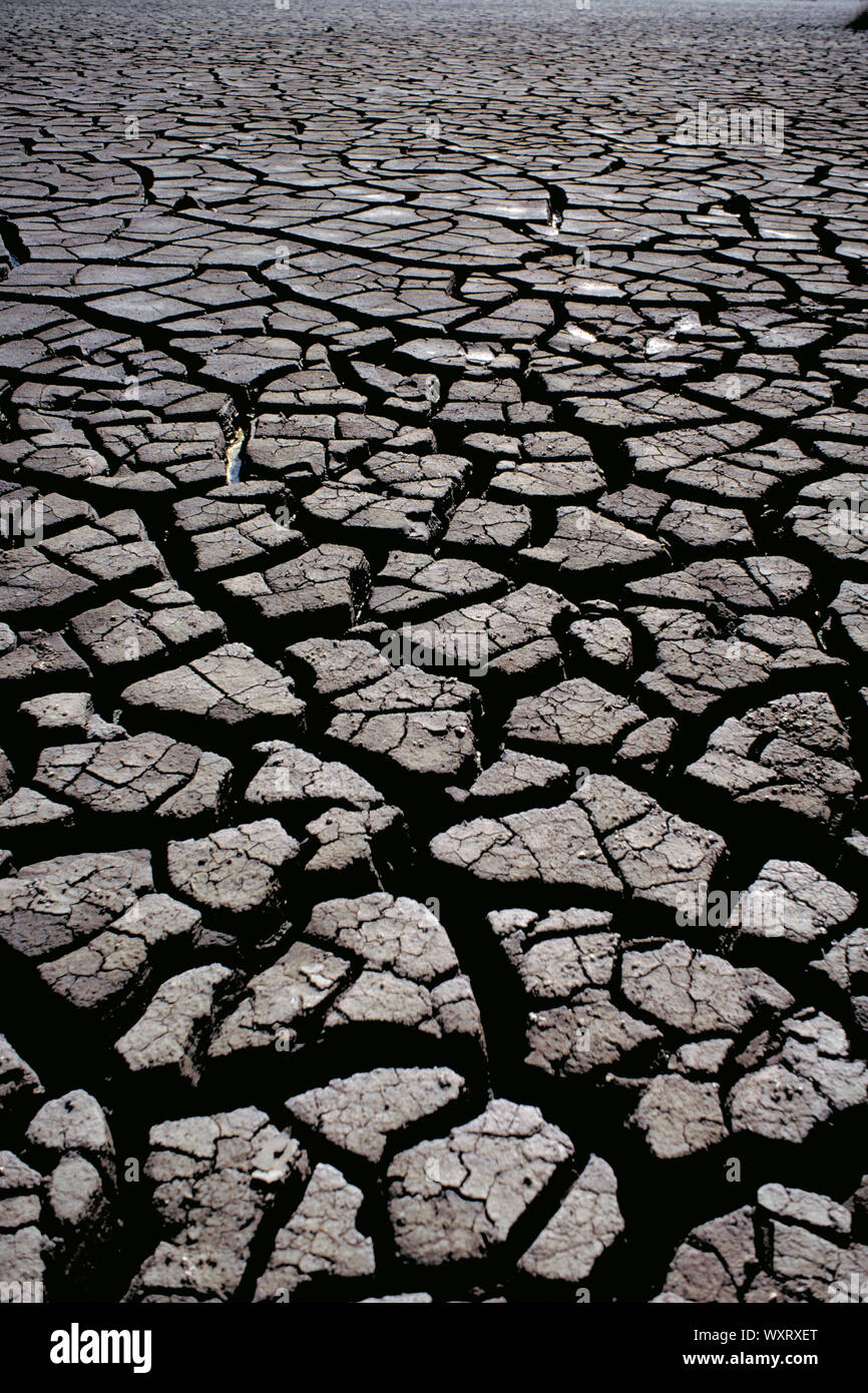 Parched reservoir hi-res stock photography and images - Alamy