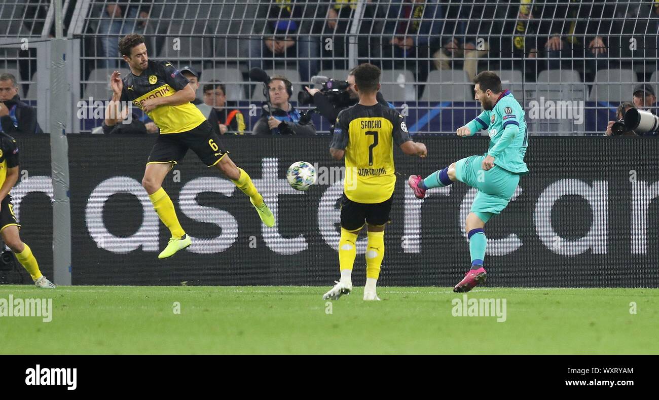 Lionel messi barcelona goal 2020 hi-res stock photography and images ...