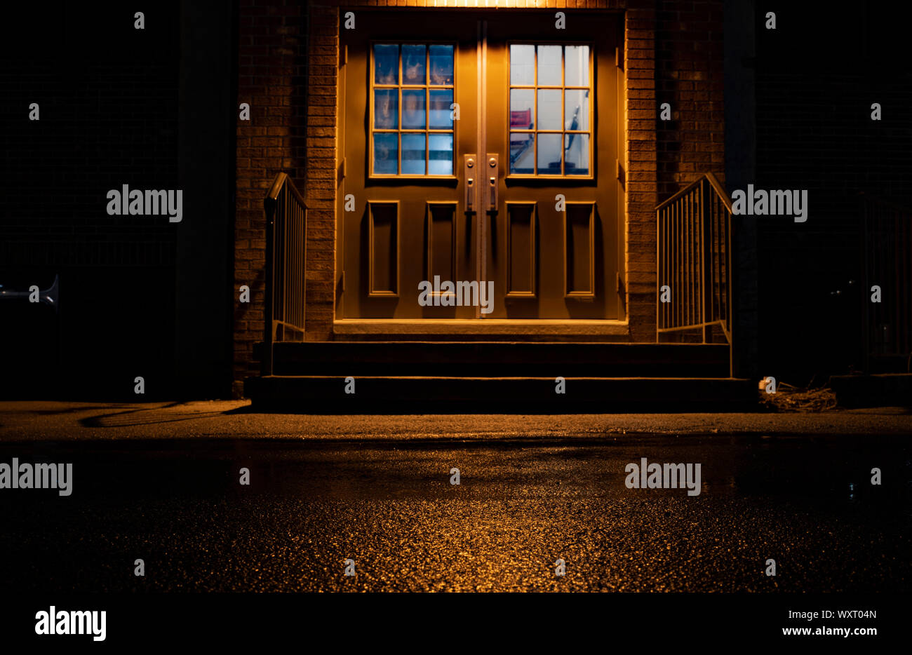 door scene at night Stock Photo - Alamy
