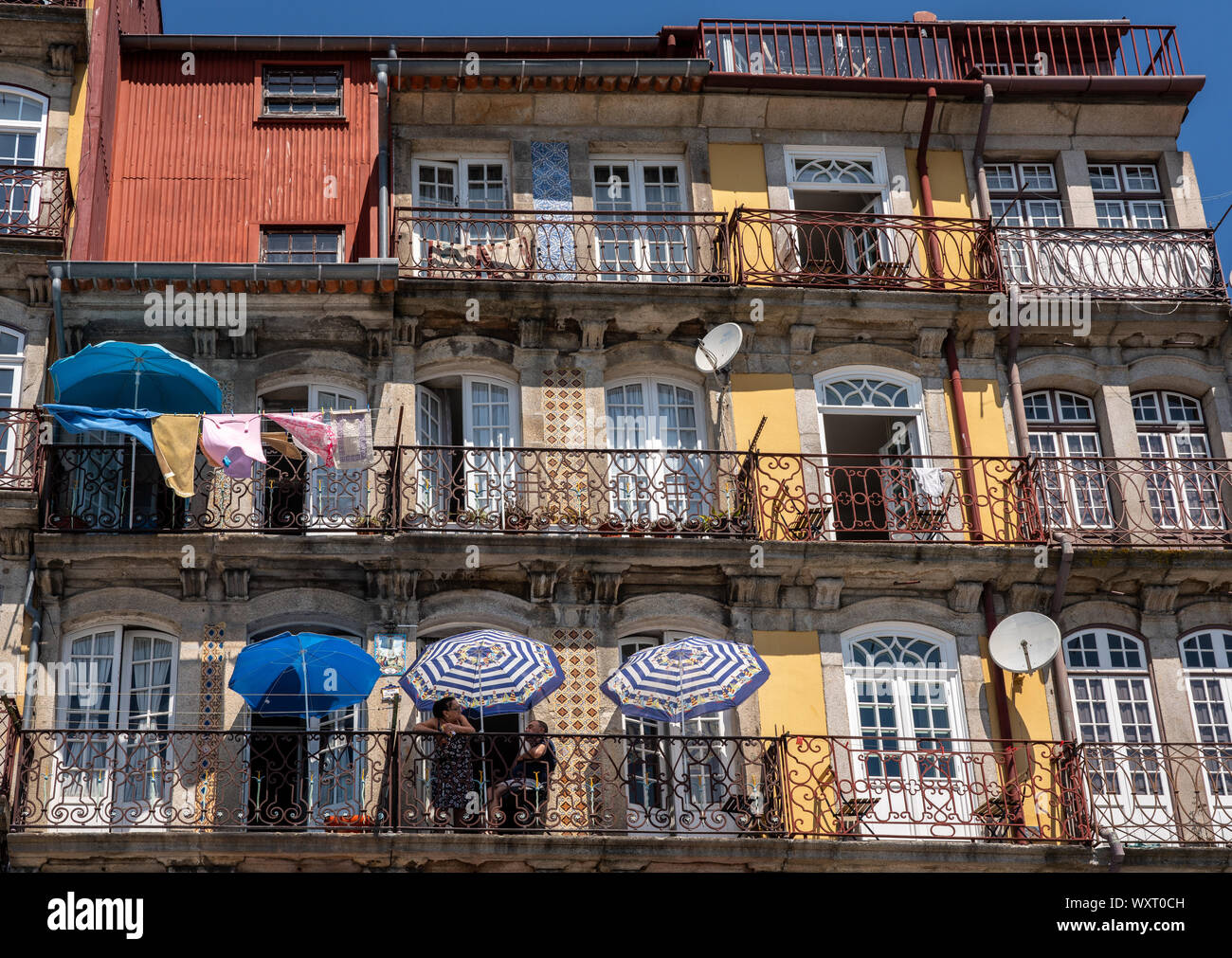 Detail of old homes and apartments in downtown Porto Stock Photo - Alamy