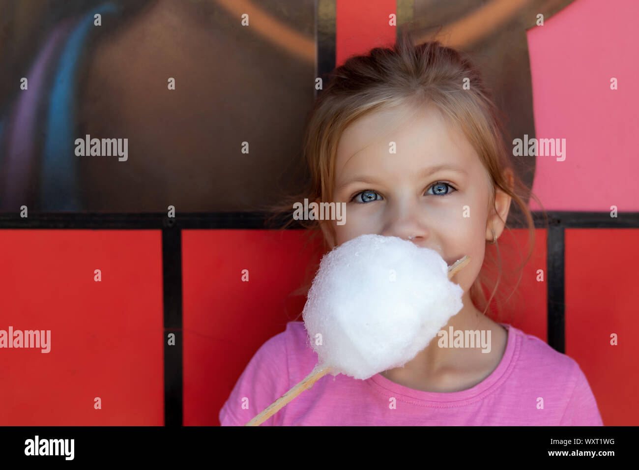 Candy floss girl hi-res stock photography and images - Alamy