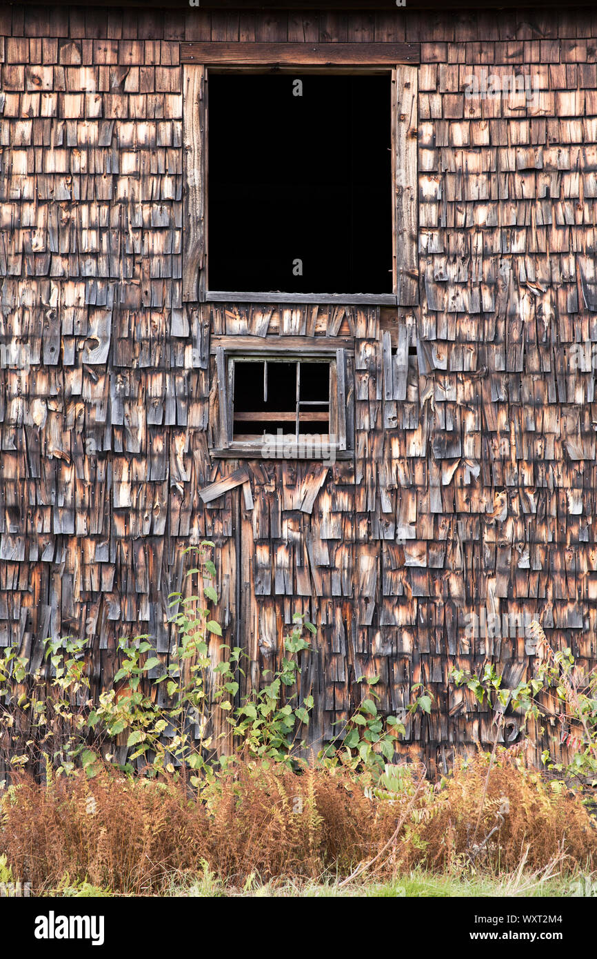 Wooden barn shingles hi-res stock photography and images - Alamy