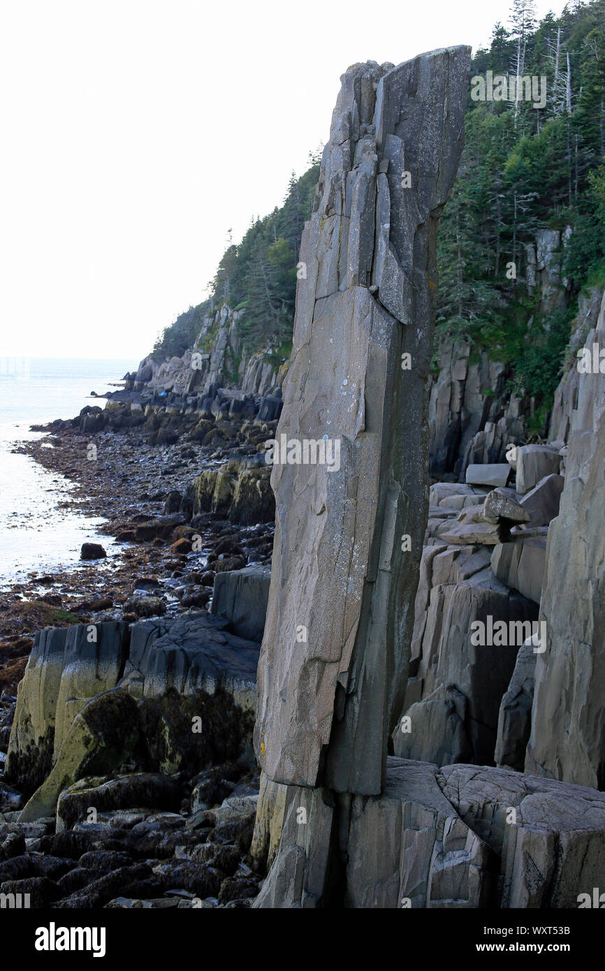 Balancing rock canada hi-res stock photography and images - Alamy