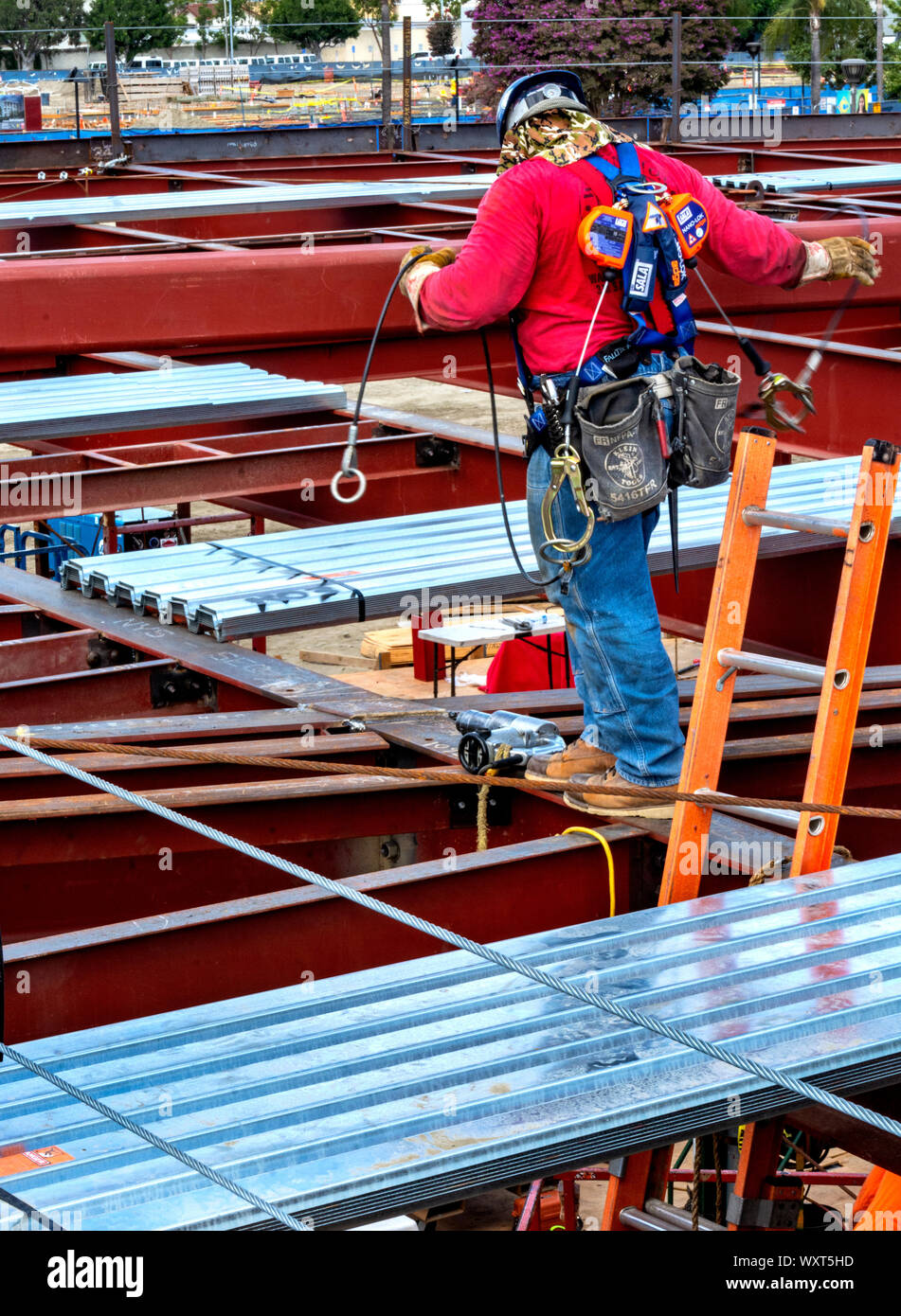 Scaffold dangerous hi-res stock photography and images - Alamy