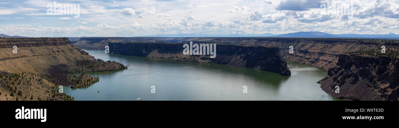 Beautiful Panoramic View of The Cove Palisades State Park during a ...