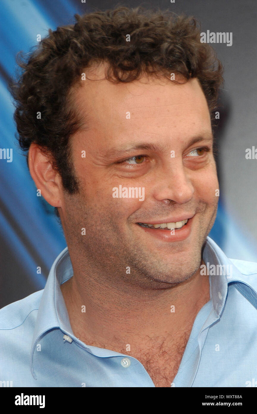 Vince Vaughn at the Los Angeles Premiere of "Zathura: A Space Adventure ...