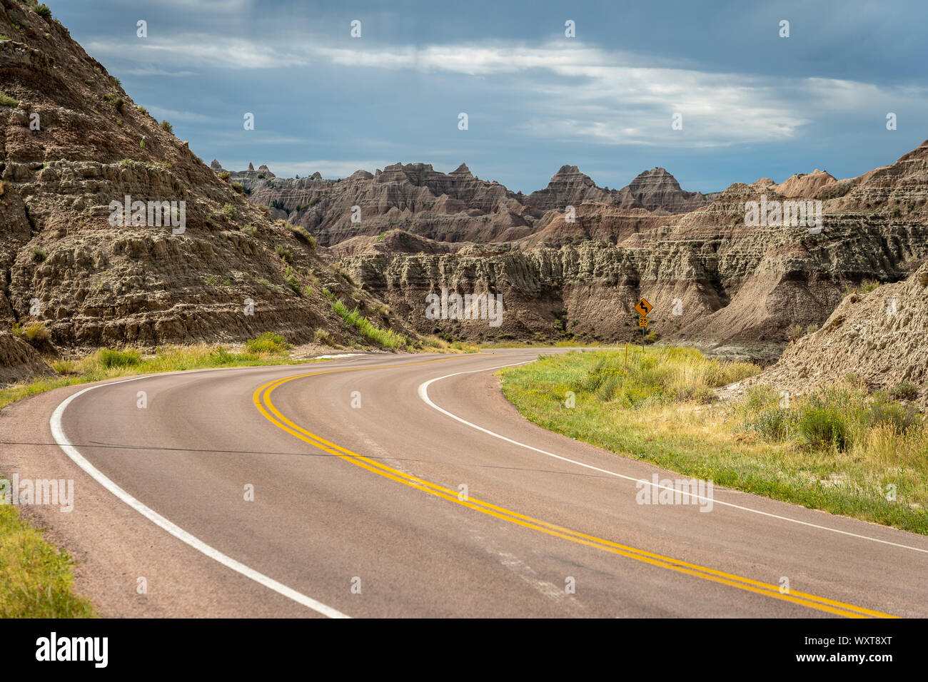 Road through badlands national park hi-res stock photography and images ...