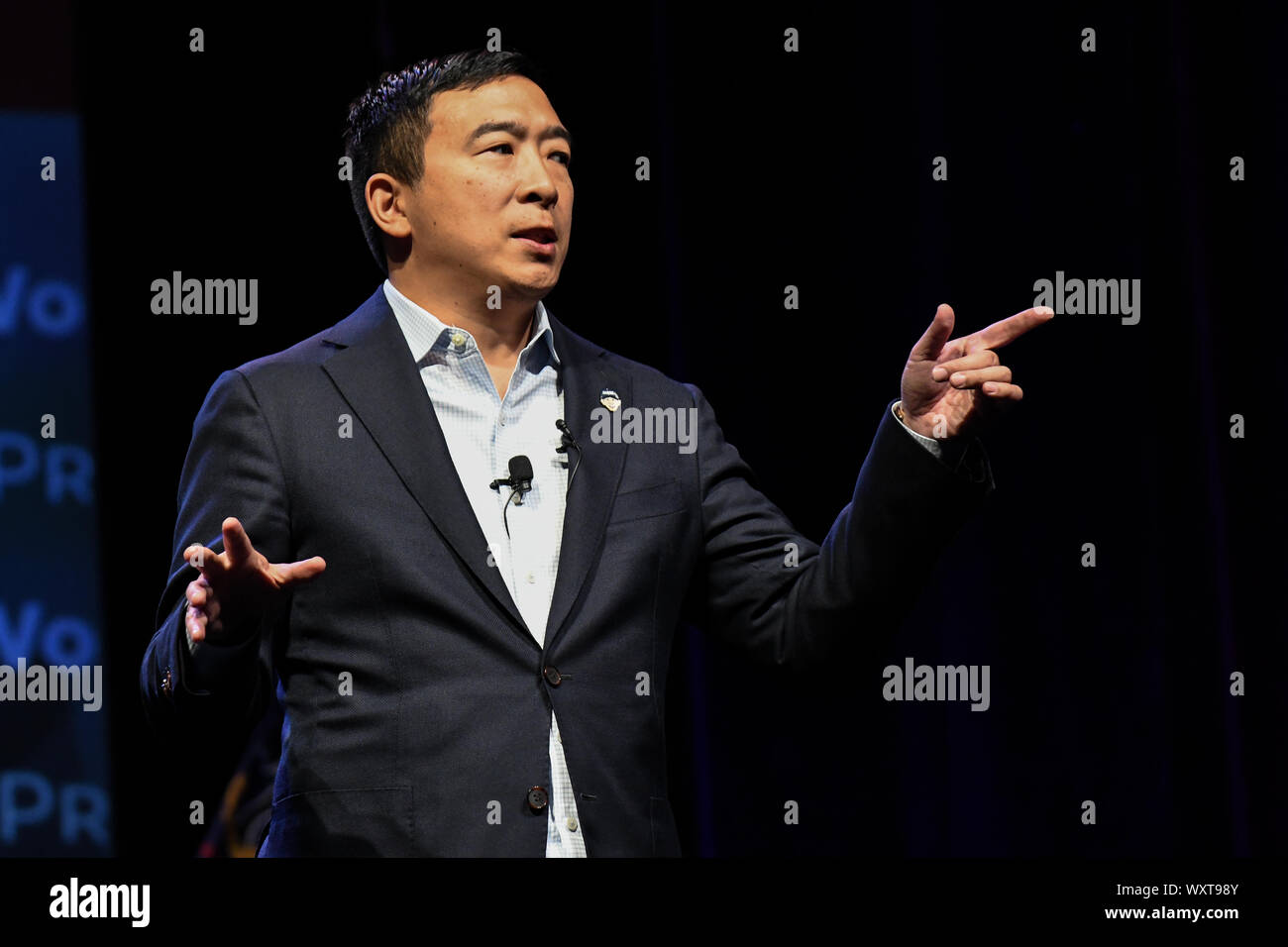 Andrew yang standing hi-res stock photography and images - Alamy