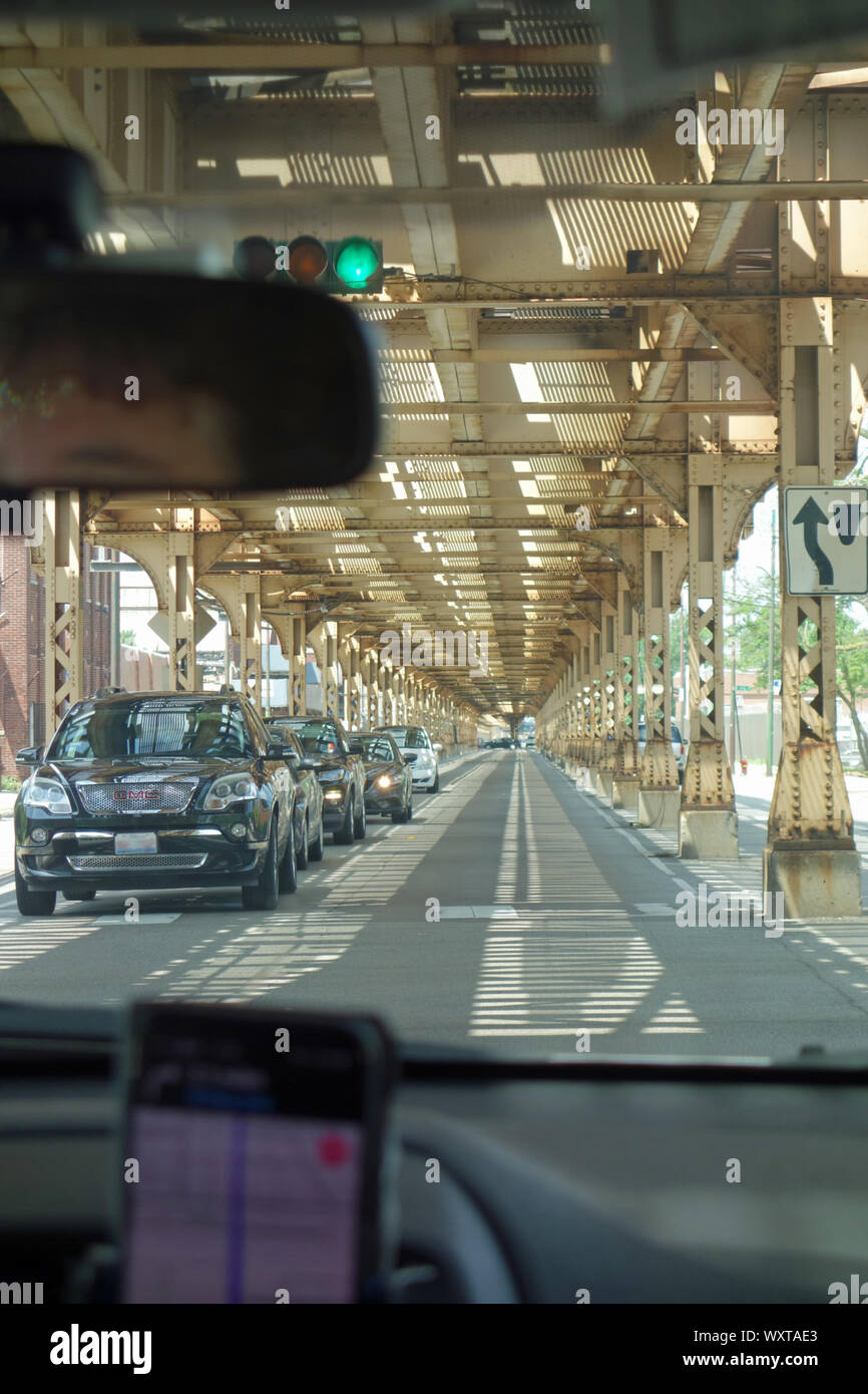 UBER UNDER THE L CHICAGO Stock Photo - Alamy