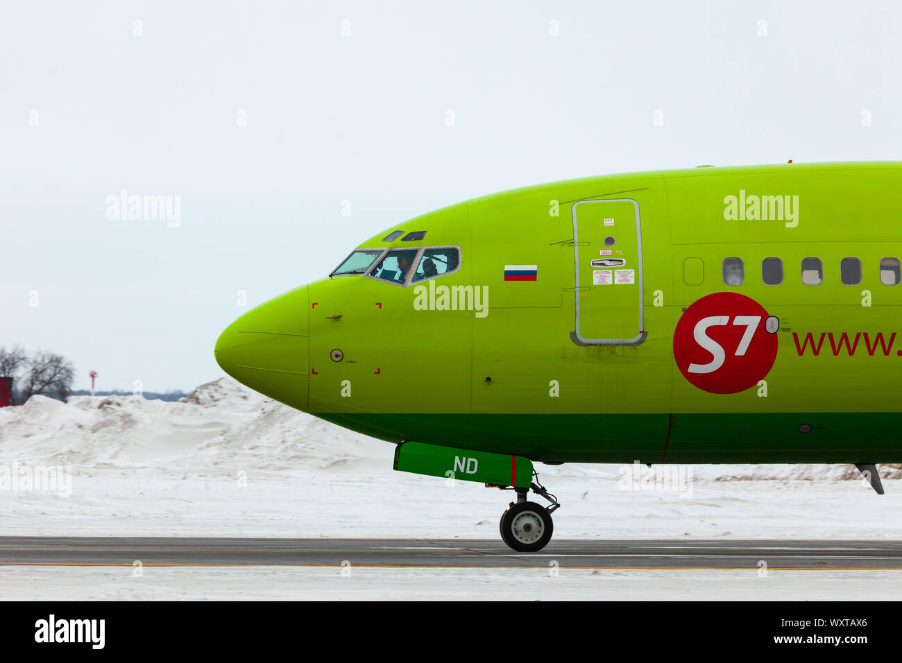 Boeing S7 Airlines on the runway Stock Photo - Alamy