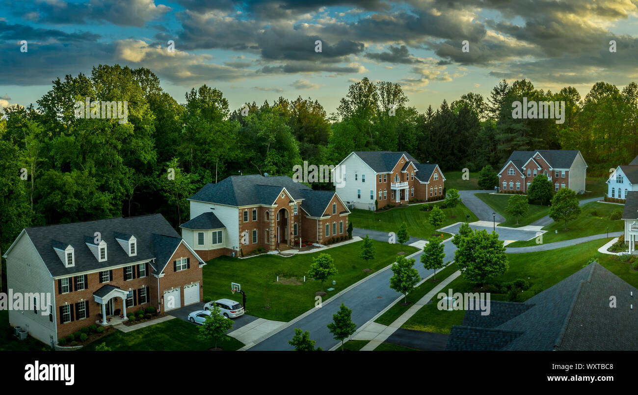 Single story houses hi-res stock photography and images - Alamy