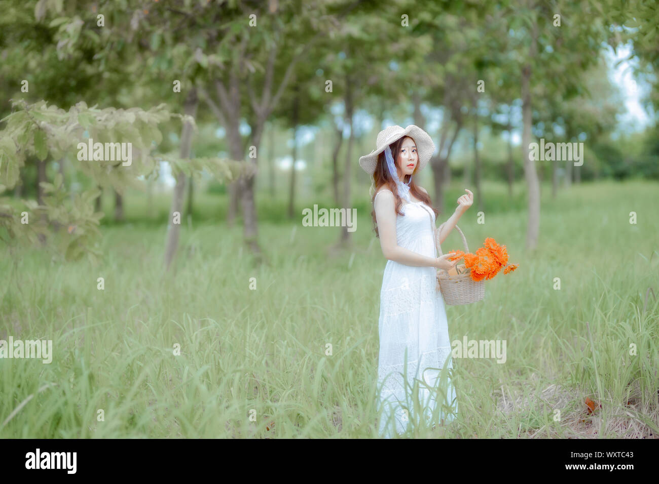 Beautiful girl in white dress, beautiful face in the weather to fall ...