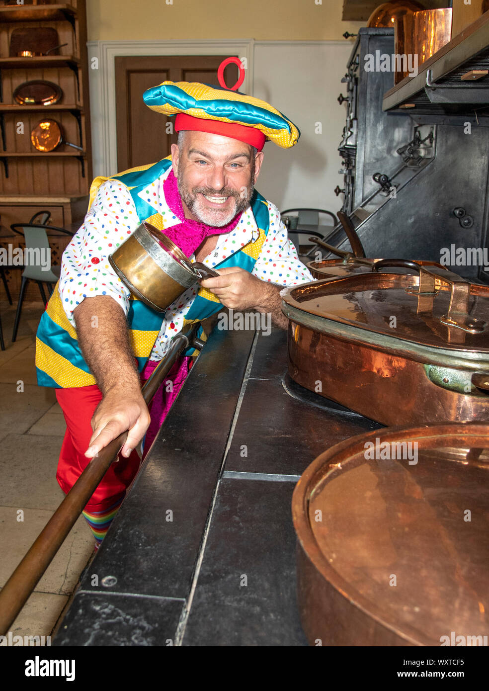 Andy Collins (Louis Pot et Pan) attends the Beauty & The Beast ...