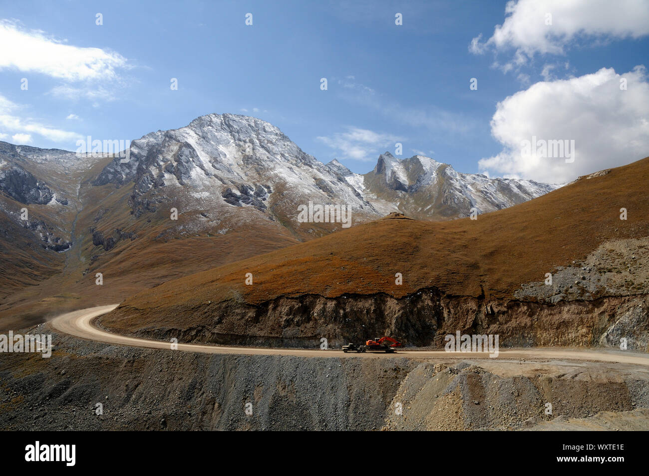 Truck en route along the Pamir Highway Stock Photo - Alamy