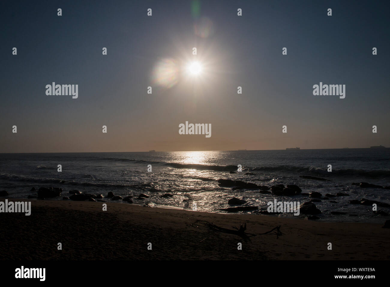 Reflecting the sun off of the sand hi-res stock photography and images ...
