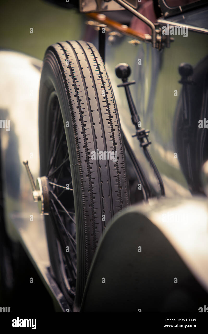 Close up shot of a vintage classic car spare wheel Stock Photo - Alamy