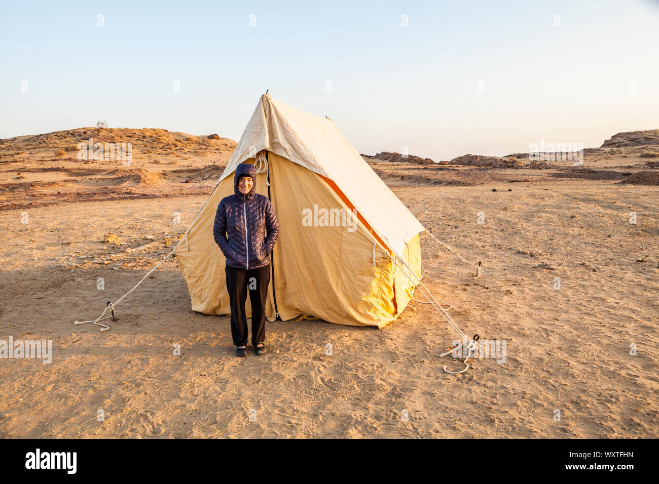 Tents in a desert hi-res stock photography and images - Alamy