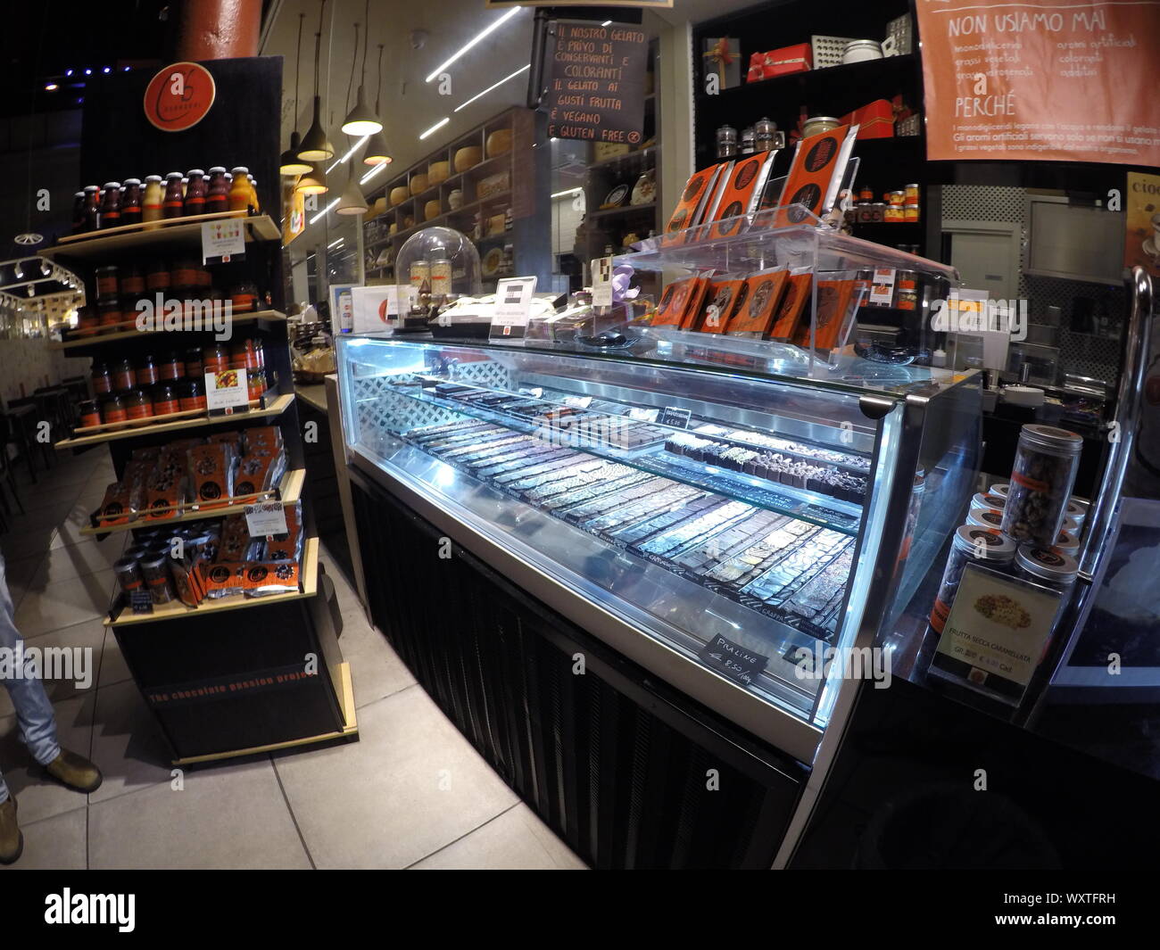 Pizza store italy hi-res stock photography and images - Alamy