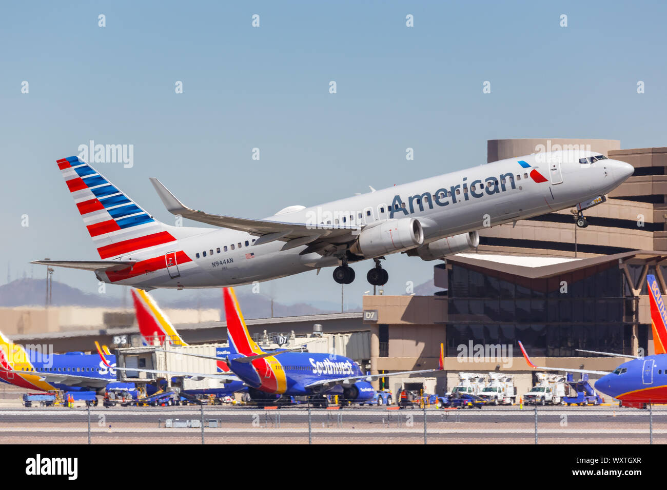 Phoenix, Arizona – April 8, 2019: American Airlines Boeing 737-800 ...