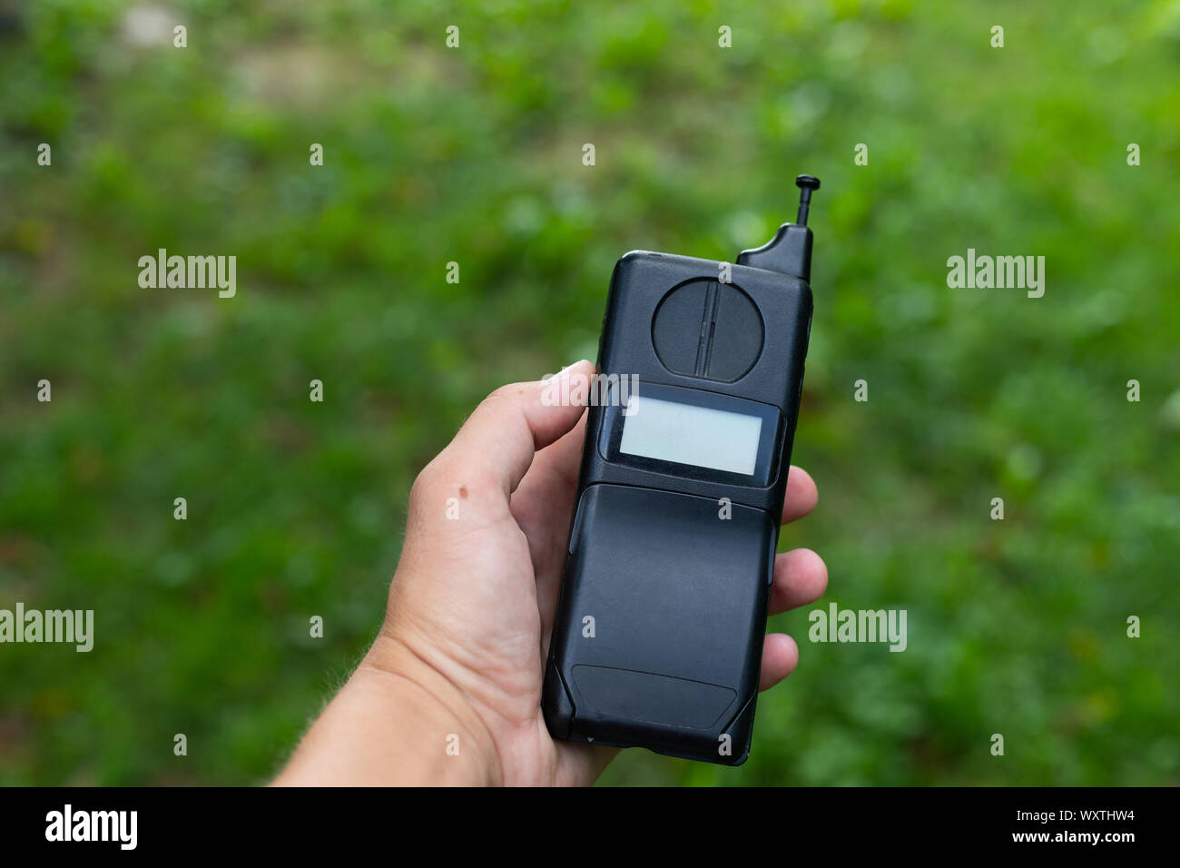 Cellphone 1990s hi-res stock photography and images - Alamy