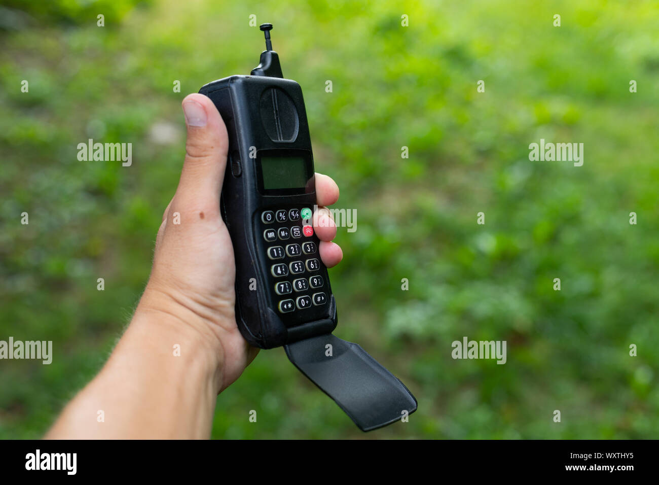 Cellphone 1990s hi-res stock photography and images - Alamy