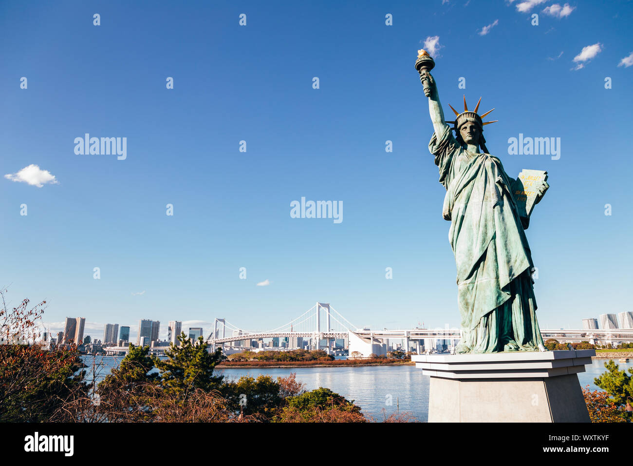 Tokyo odaiba rainbow bridge harbor port bridge japan skyline hi-res ...