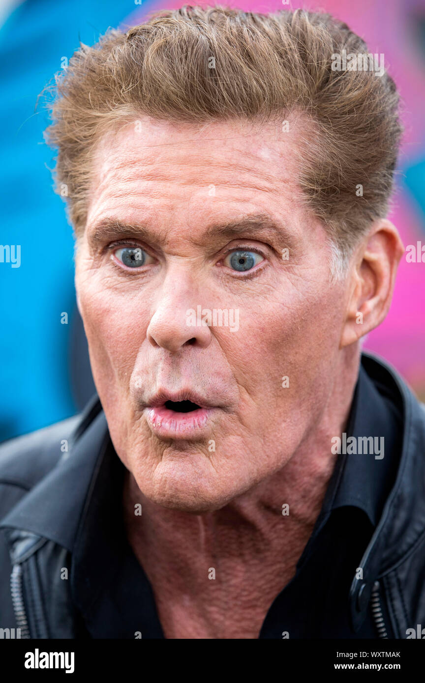 David hasselhoff berlin wall hi-res stock photography and images - Alamy