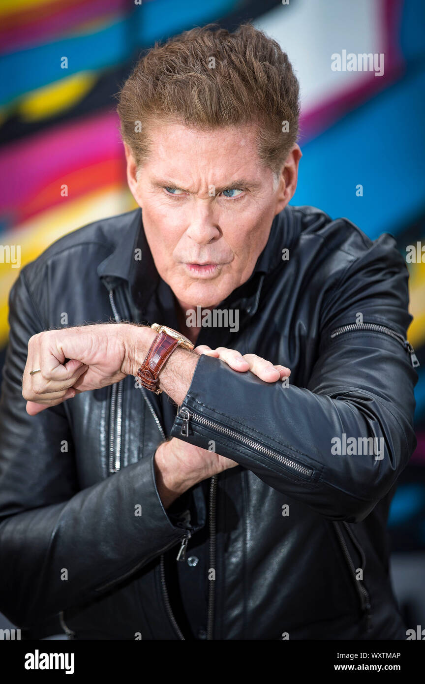 David hasselhoff berlin wall hi-res stock photography and images - Alamy