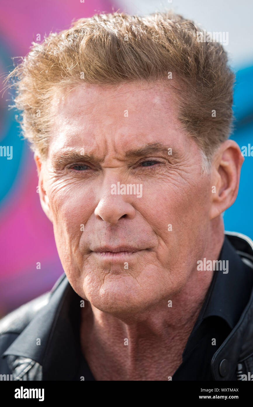David hasselhoff berlin wall hi-res stock photography and images - Alamy
