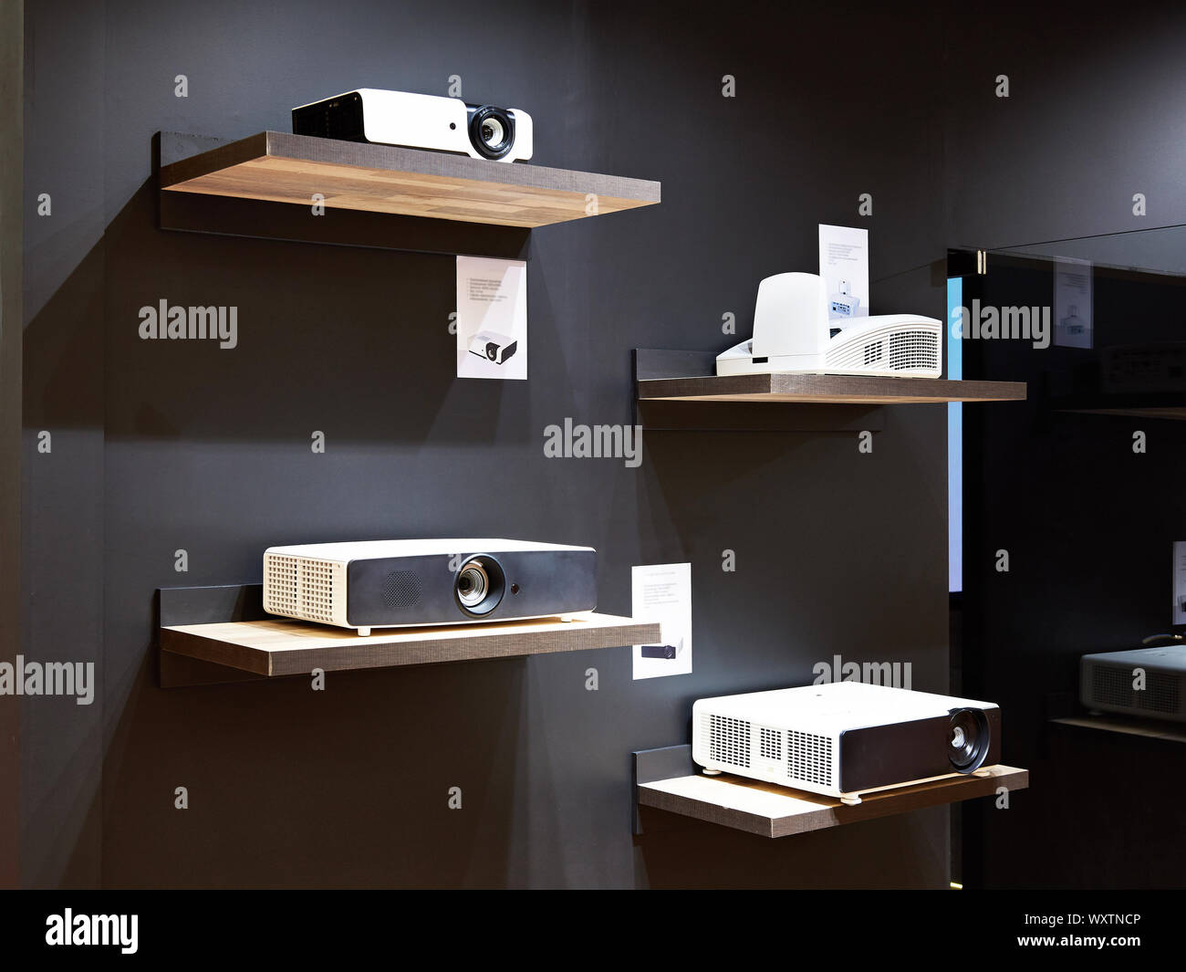 Presentation video projection hi-res stock photography and images - Alamy