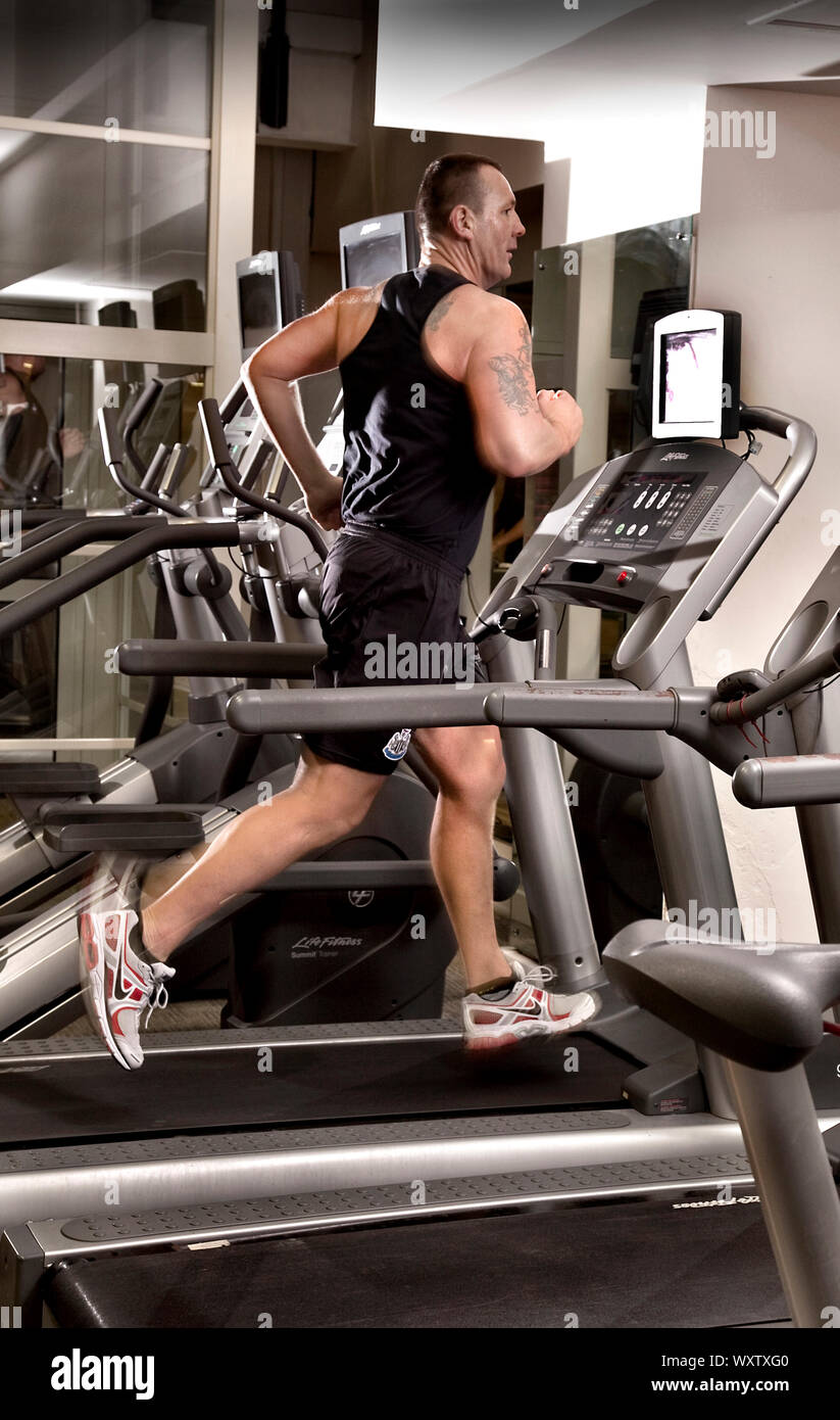 Mens fitness hi-res stock photography and images - Alamy