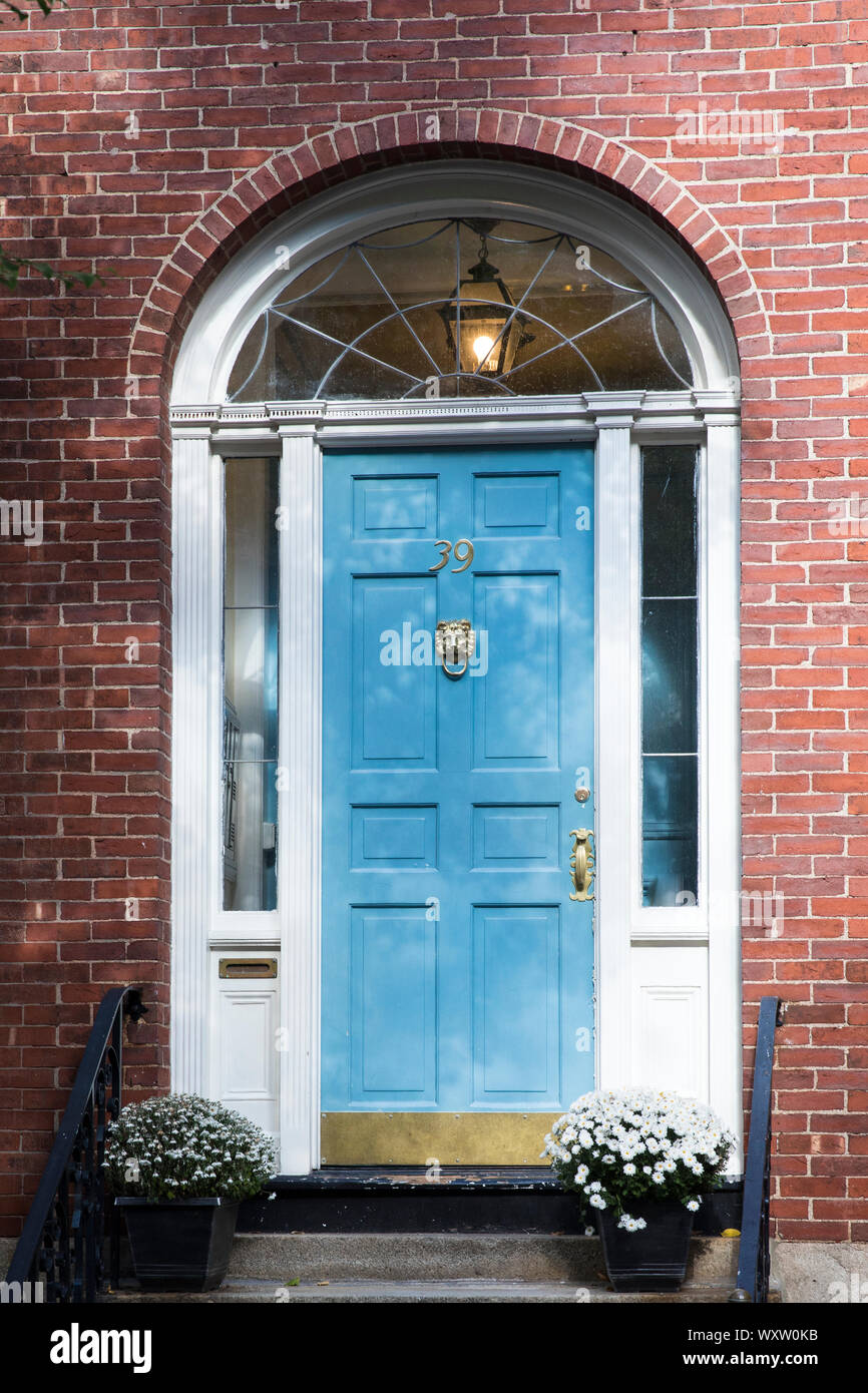 Elegant front door hi-res stock photography and images - Alamy