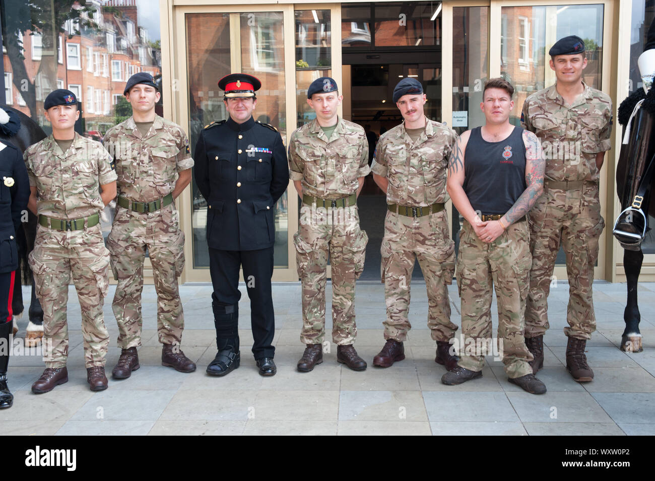 Colonel john hunt uniform hi-res stock photography and images - Alamy
